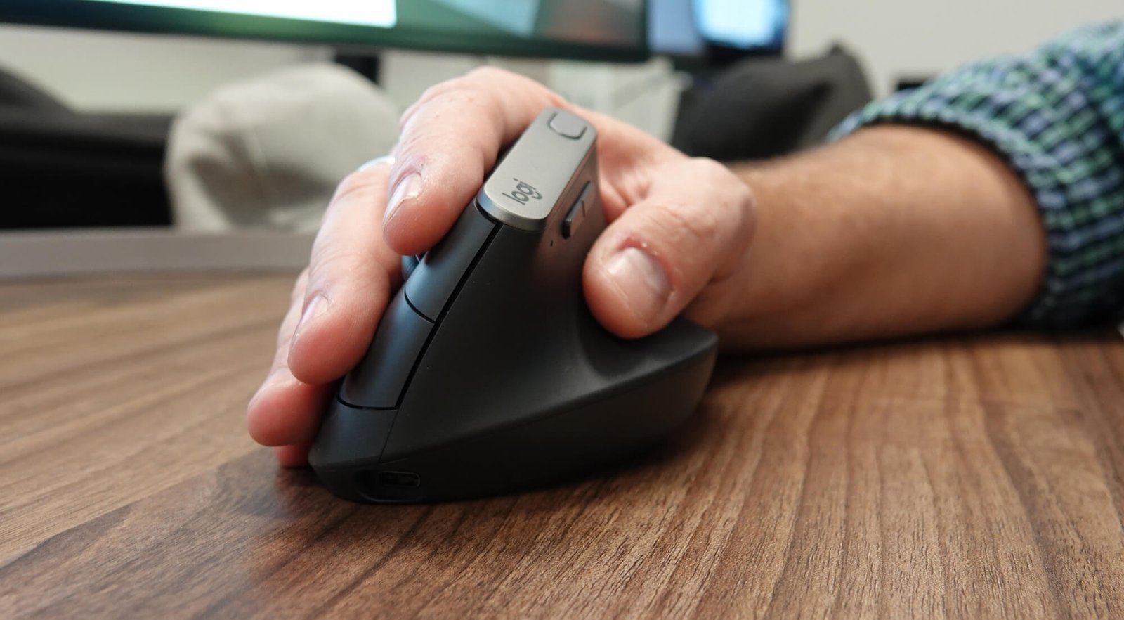 Logitech MX Vertical vs Evoluent Vertical Mouse: Which is Better for ... Logitech MX Vertical vs Evoluent Vertical Mouse: Which is Better for ...