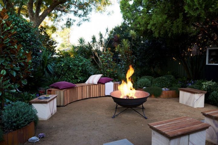 16 Bonfire Ideas to Create in Your Backyard - 16 Bonfire Ideas to ...