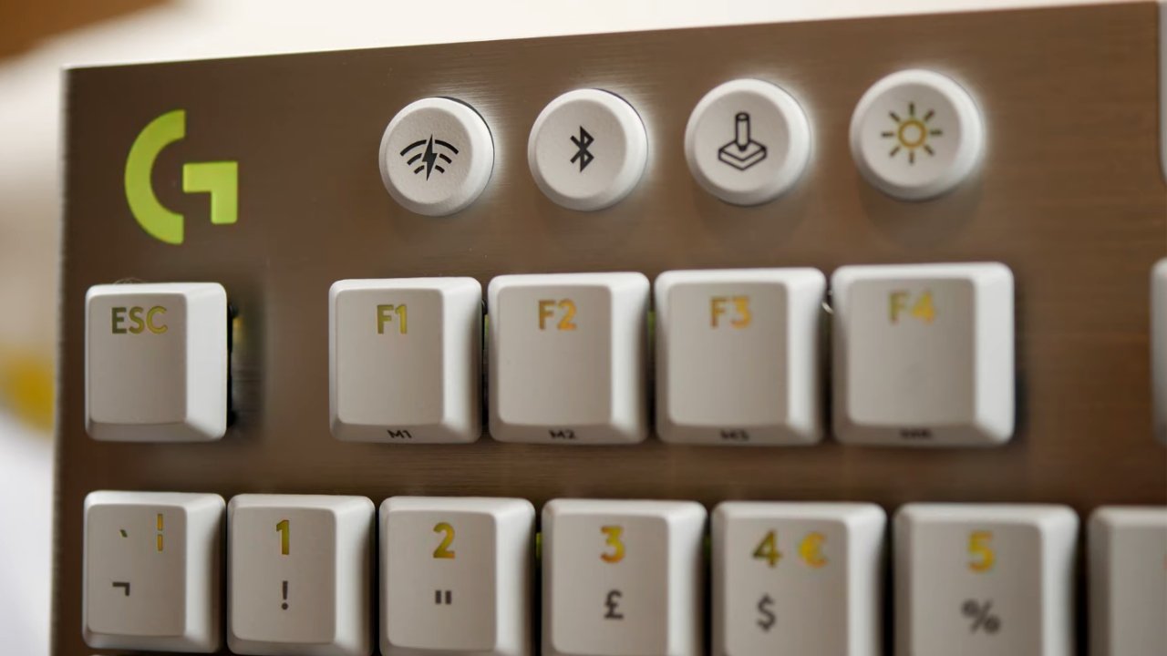 SteelSeries Apex Pro vs Logitech G915 TKL: Which Is The Best Keyboard ...