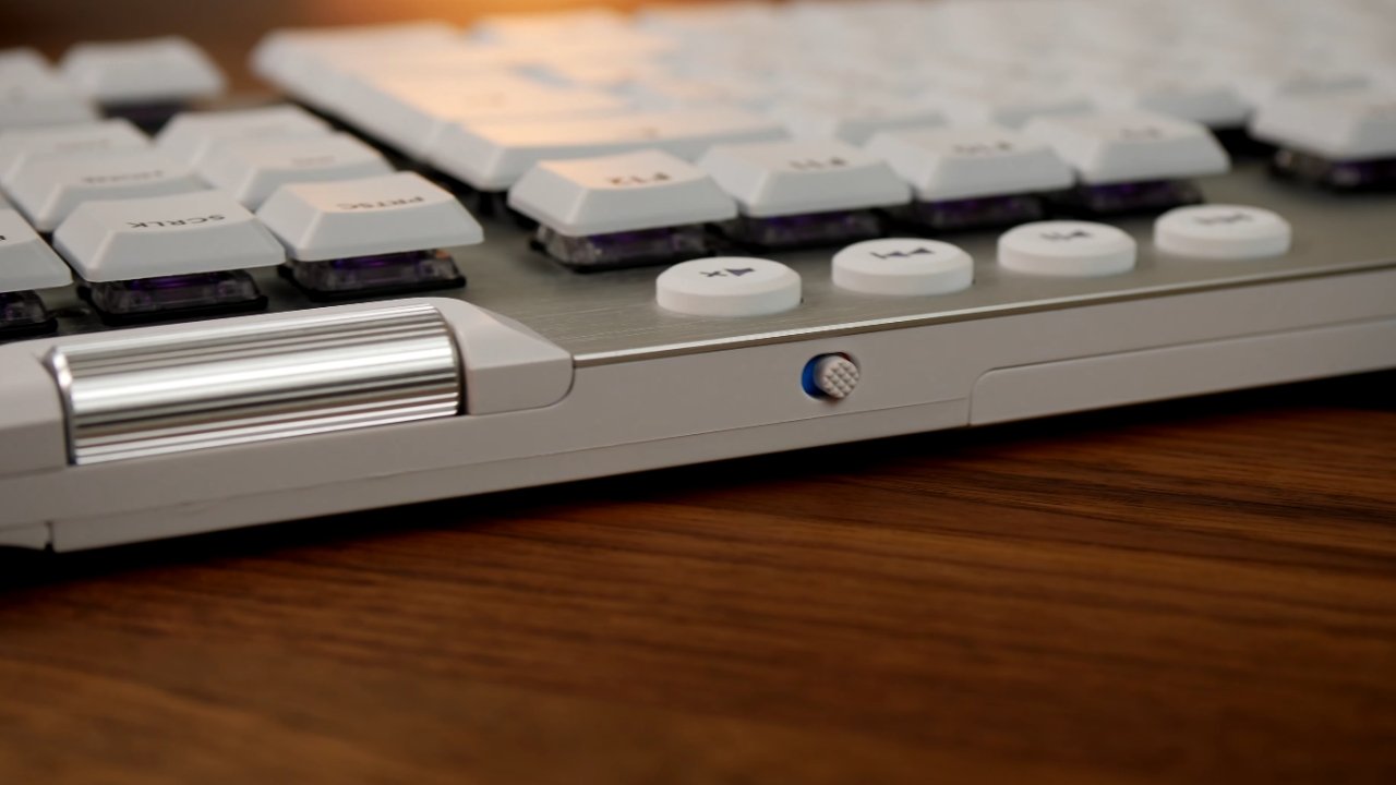 SteelSeries Apex Pro vs Logitech G915 TKL: Which Is The Best Keyboard ...